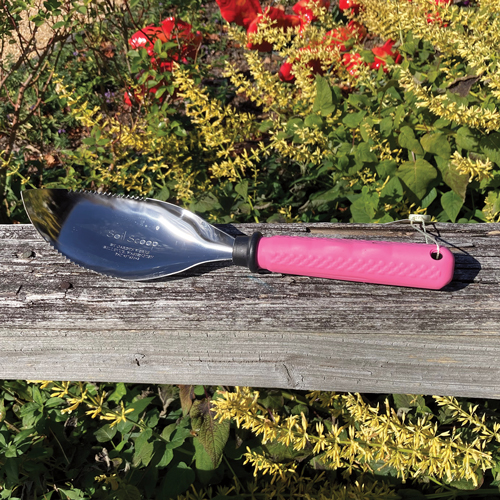 Dig Small Holes Easily With This Serrated Trowel - Fine Gardening