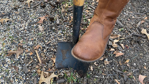 How To Use a Shovel Safely (and Protect Your Back) - FineGardening