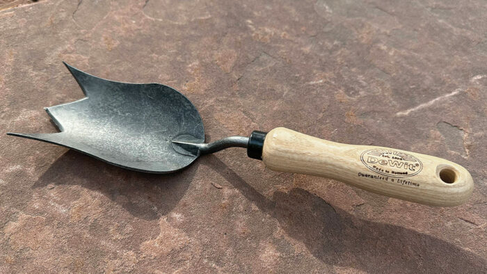 3 Dependable Garden Trowels That Get the Job Done - Fine Gardening