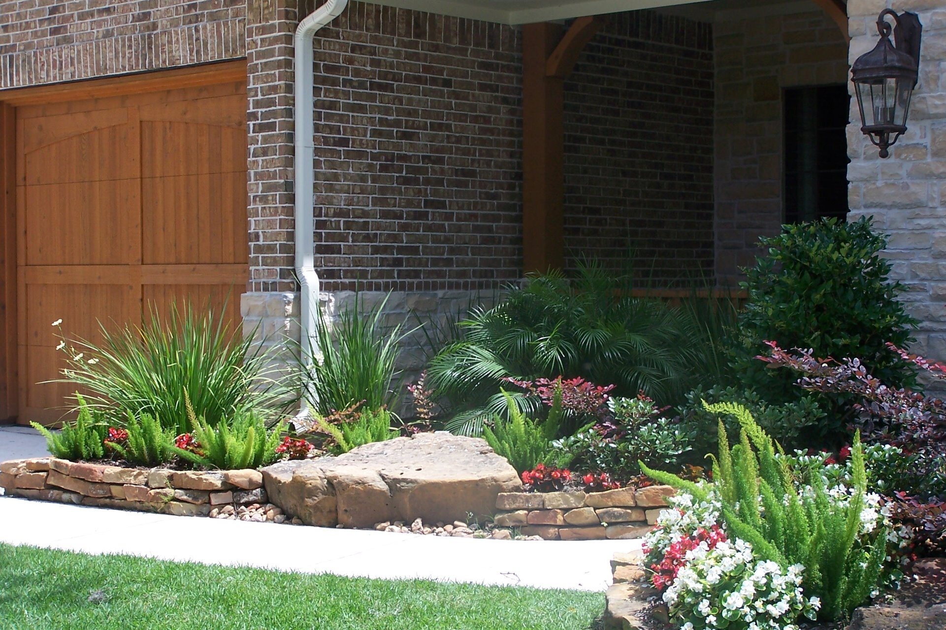 Front Yard Landscaping in Texas - Fine Gardening