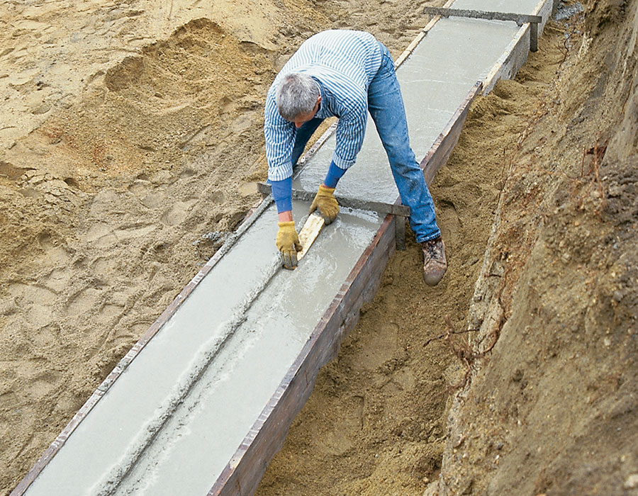 Forming and Pouring Footings - Fine Homebuilding