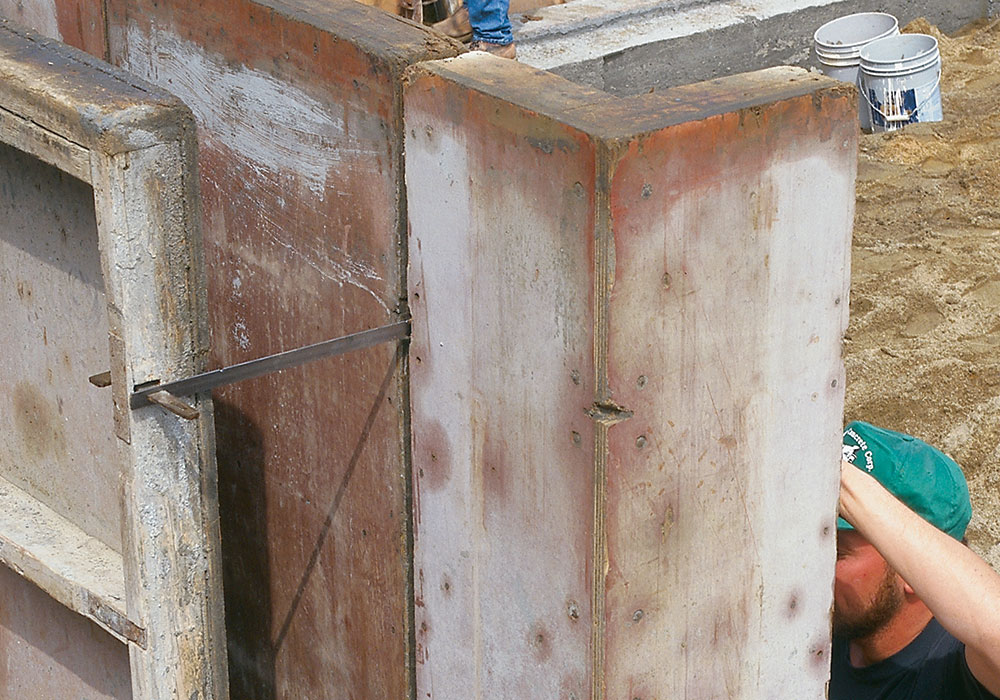 Forming and Pouring Foundations - Fine Homebuilding