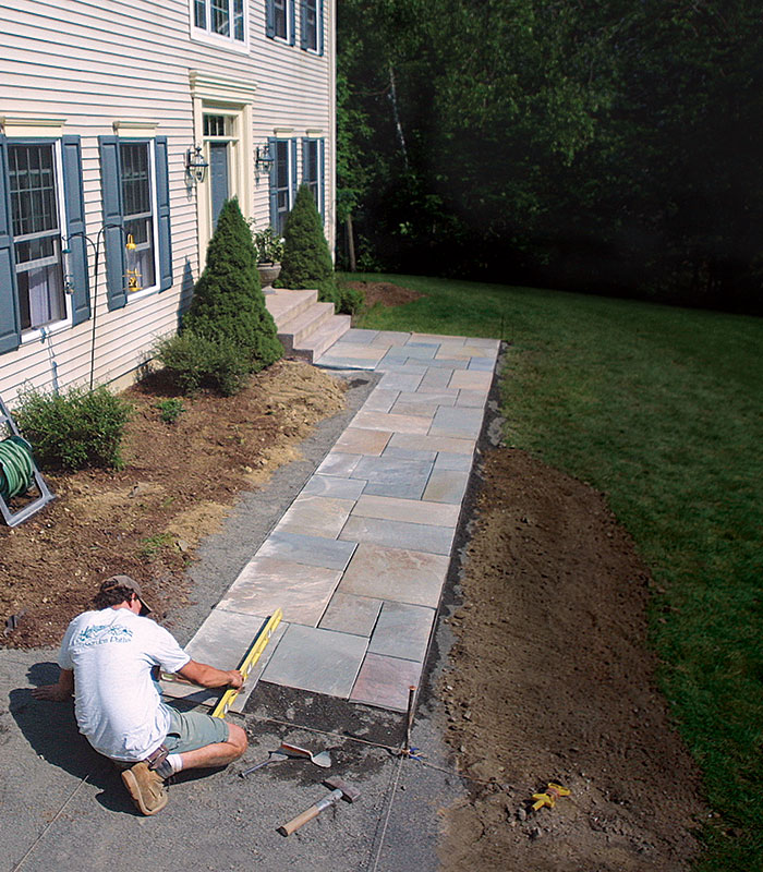Laying a Flagstone Walkway - Fine Homebuilding