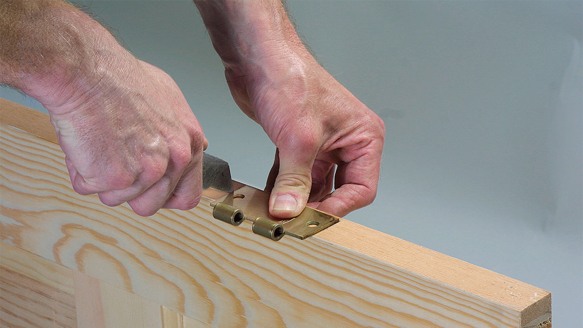 How To Mortise a Hinge with a Chisel - Fine Homebuilding