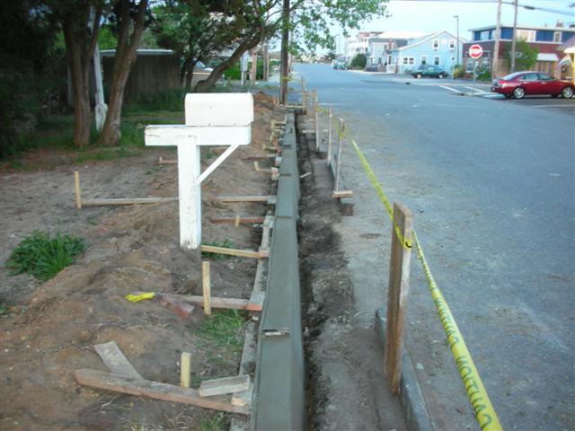 forming a concrete curb - Fine Homebuilding