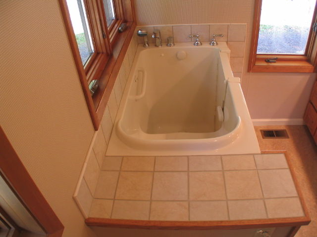 Installing a walk-in tub - Fine Homebuilding