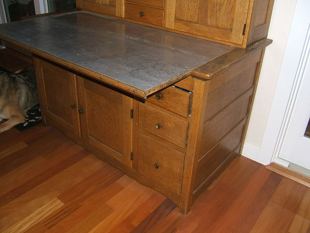 What makes pantry cabinets authentic - Fine Homebuilding