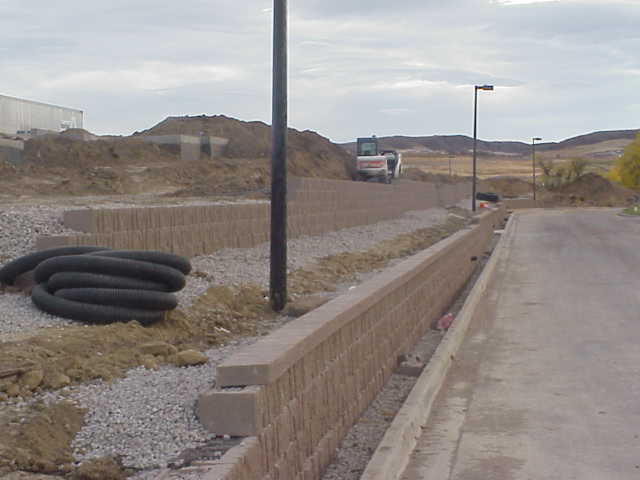 Retaing wall with concrete interlocking - Fine Homebuilding