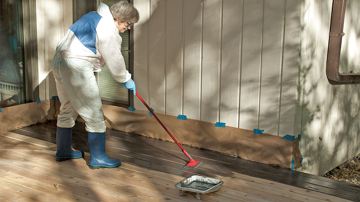 Applying Stain to a New Deck - Fine Homebuilding