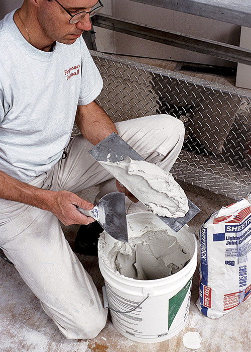 Mixing Joint Compound - Fine Homebuilding