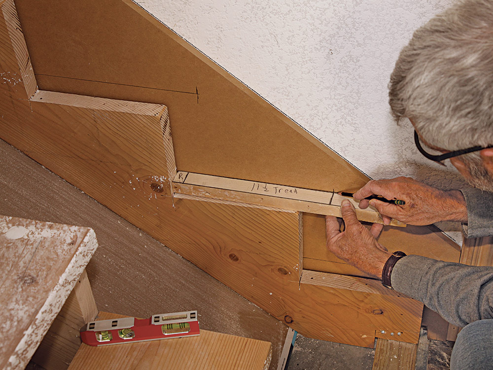 A Step-by-Step for Trimming Stairs - Fine Homebuilding