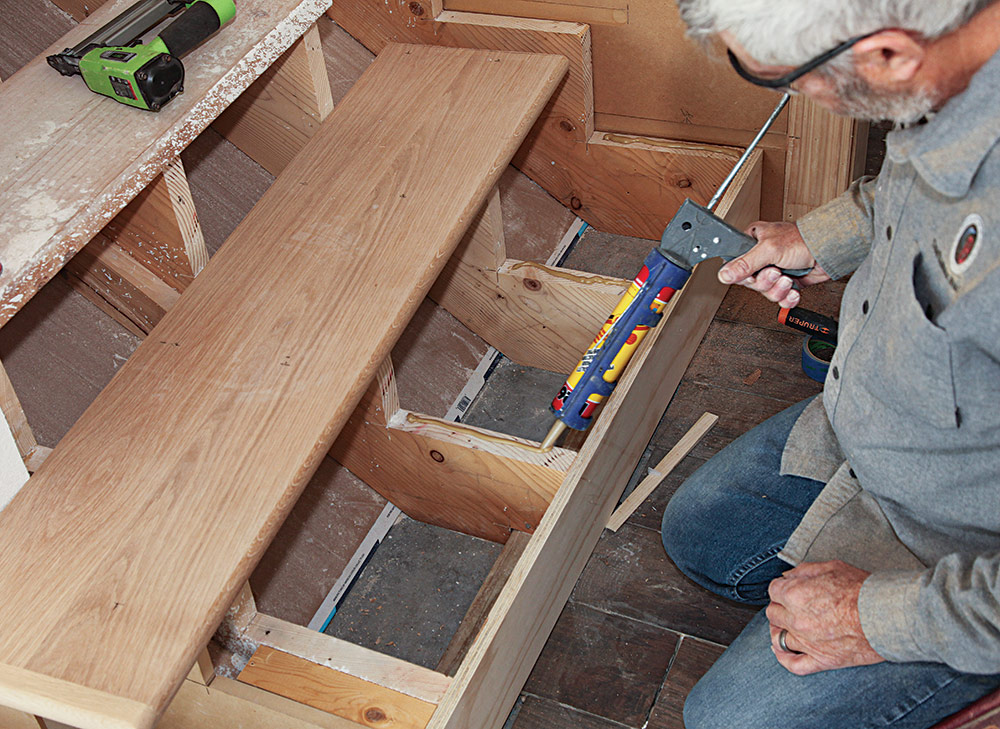 A Step-by-Step for Trimming Stairs - Fine Homebuilding