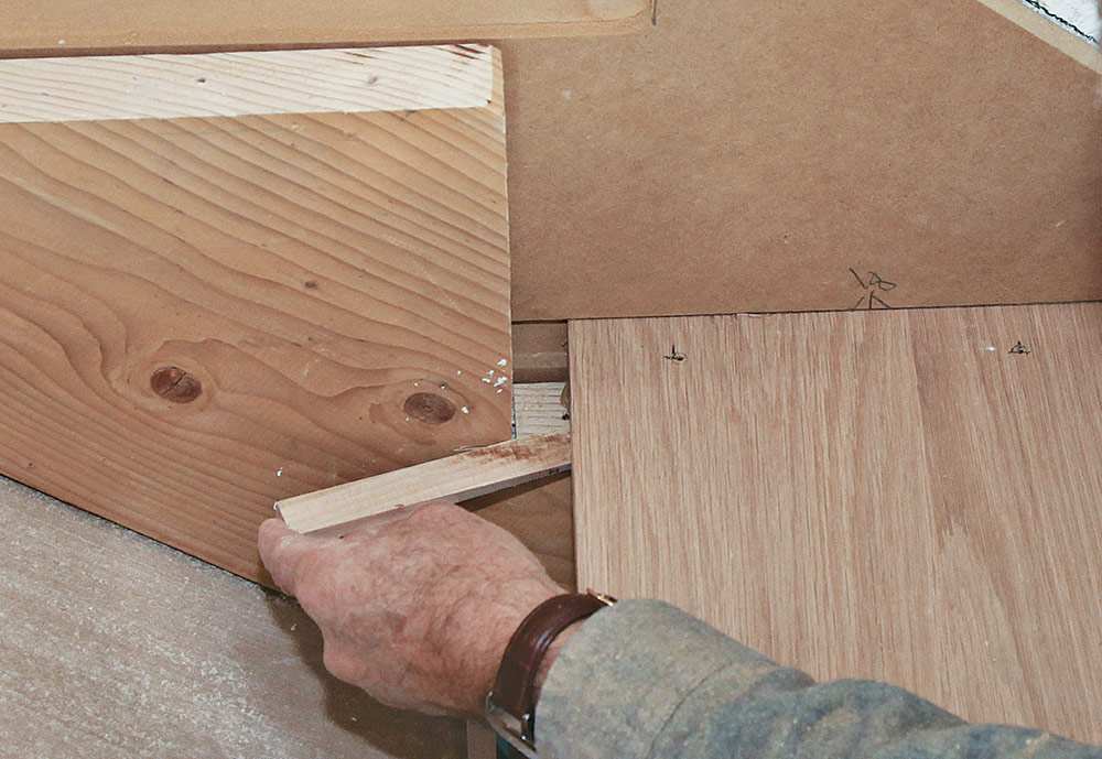 A Step-by-Step for Trimming Stairs - Fine Homebuilding