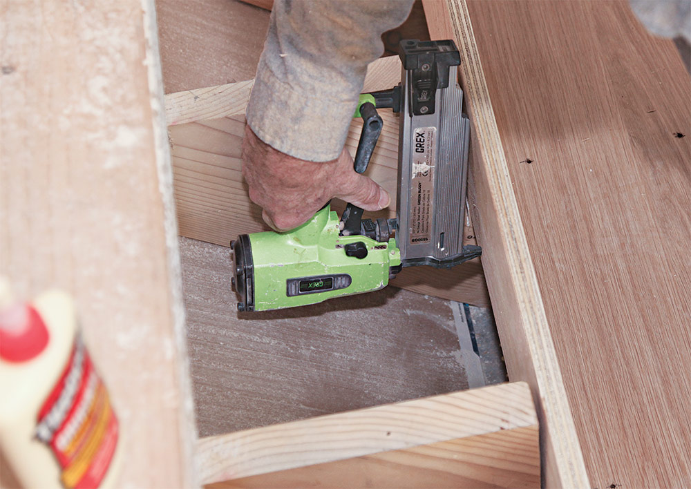 A Step-by-Step for Trimming Stairs - Fine Homebuilding