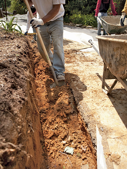 Setting the Footing for a Dry-Stack Retaining Wall - Fine Homebuilding