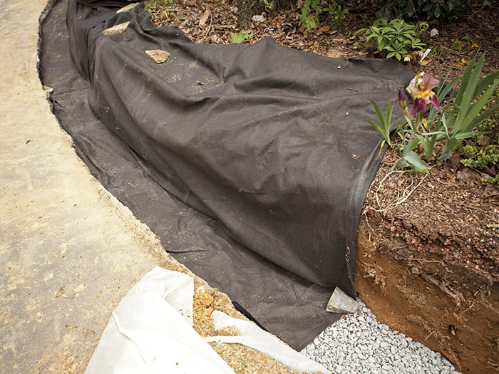 Setting the Footing for a Dry-Stack Retaining Wall - Fine Homebuilding