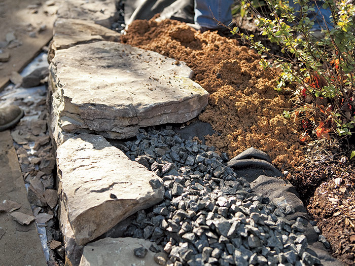 Setting the Stones for a Dry-Stack Retaining Wall - Fine Homebuilding