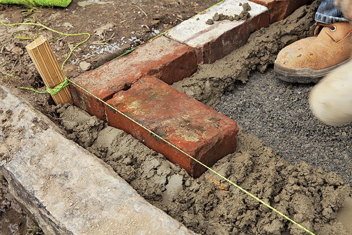 Brick Walkway: Setting the Bricks - Fine Homebuilding