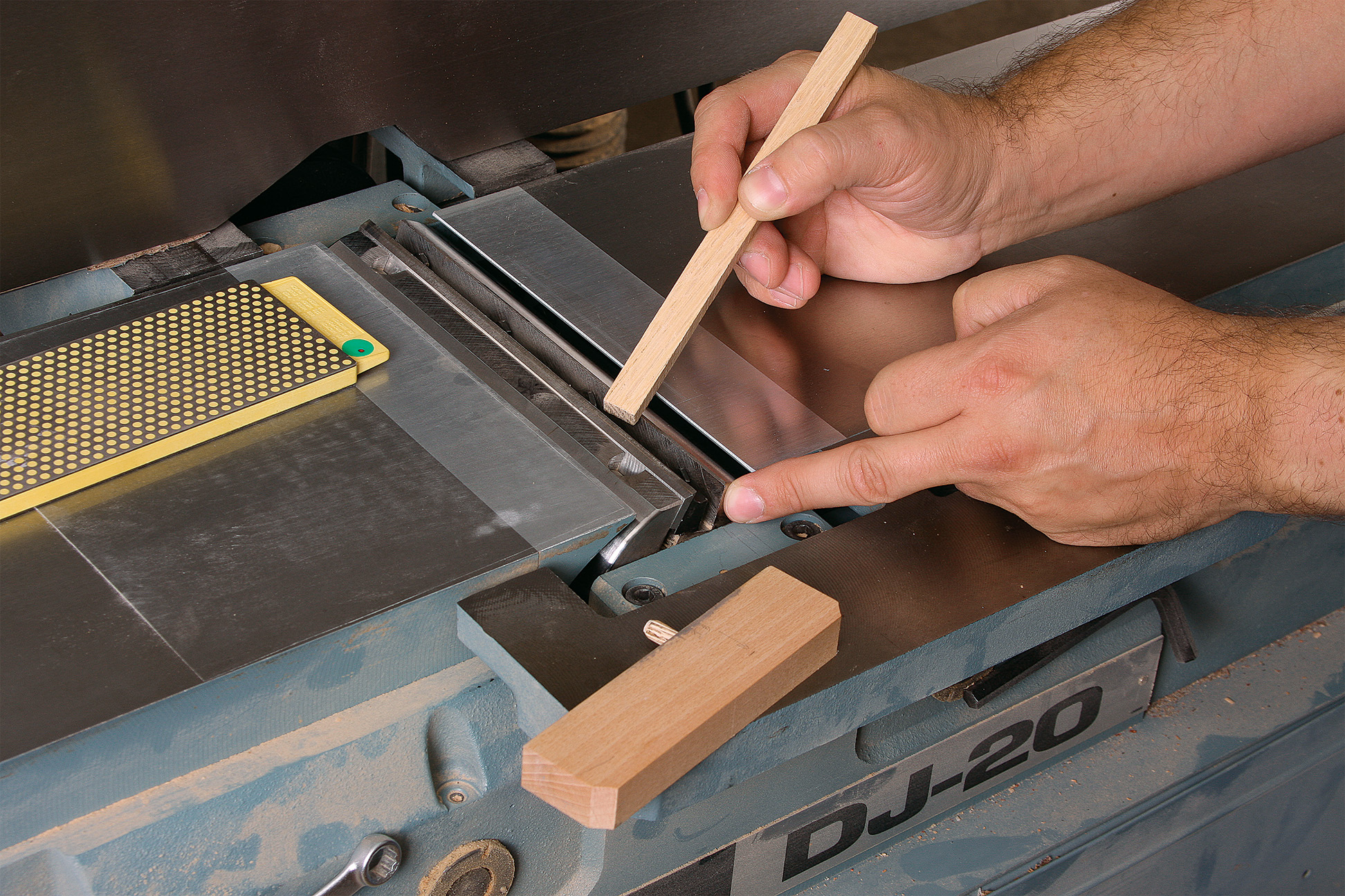 Sharpen Jointer Knives in Place - FineWoodworking