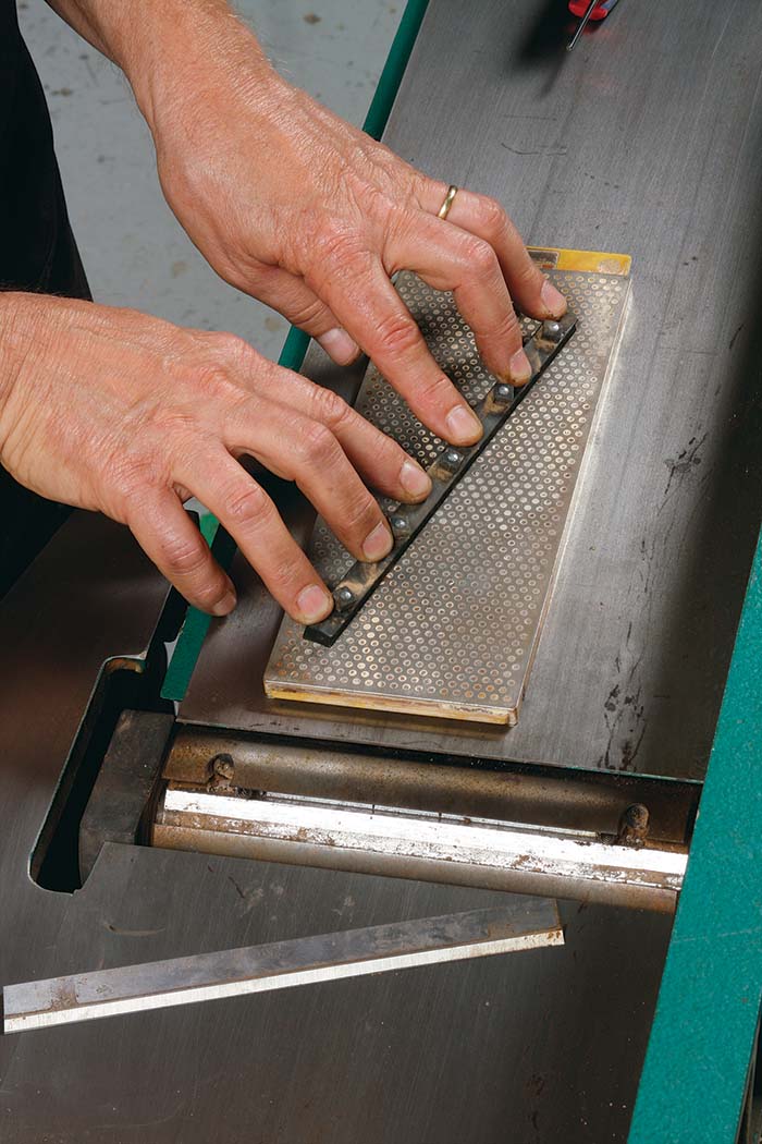 How to Tune Up Any Jointer - FineWoodworking