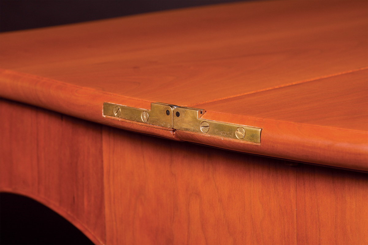 Expanding Table Looks Great Open or Closed - FineWoodworking