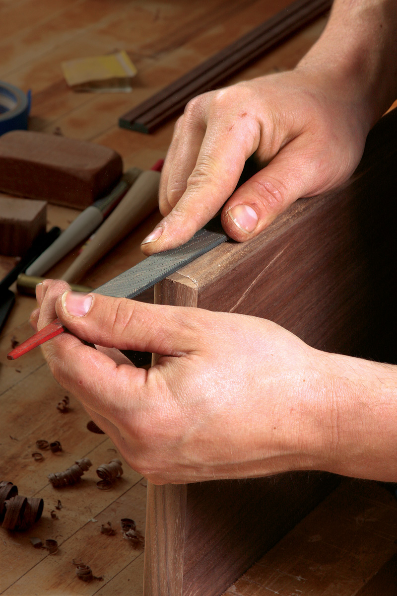 Stylish Coffee Table with Sleek Lines - FineWoodworking