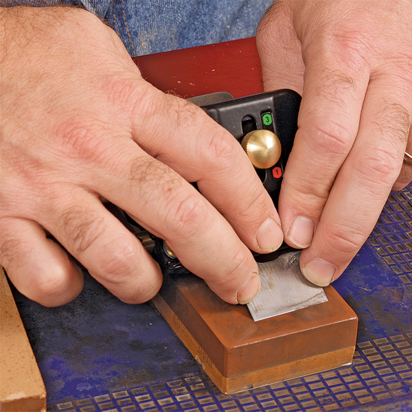 How to Use a Honing Guide - FineWoodworking