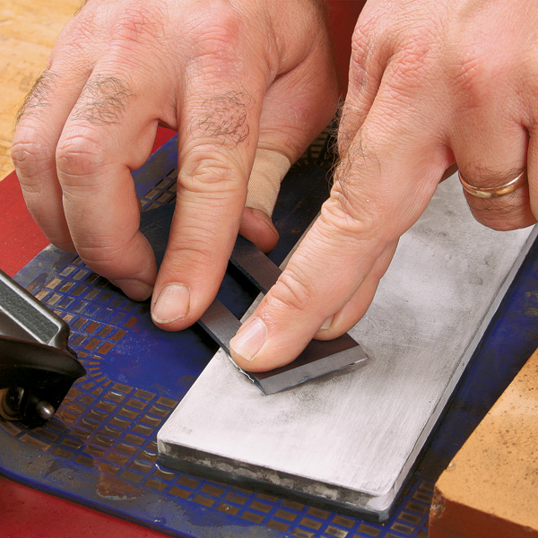 How to Use a Honing Guide - FineWoodworking