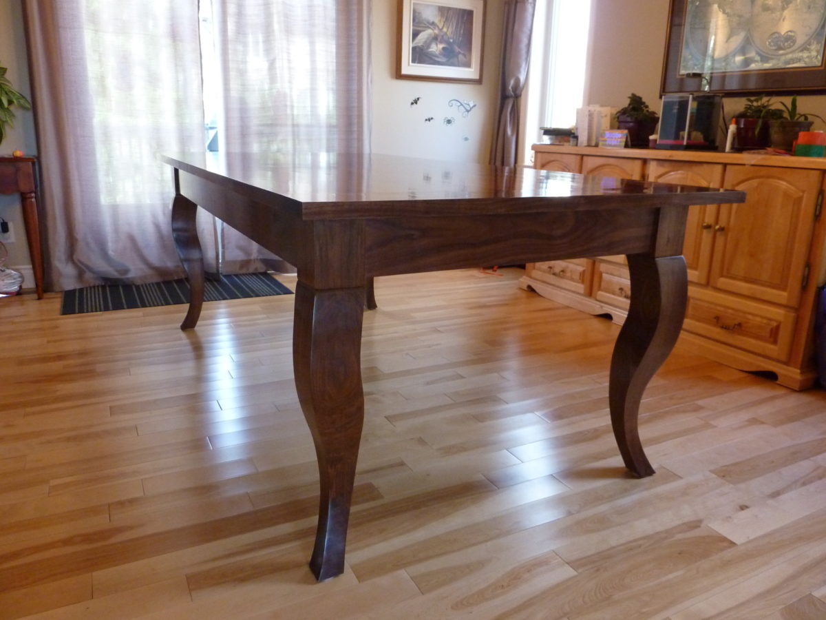 Walnut dining table - FineWoodworking
