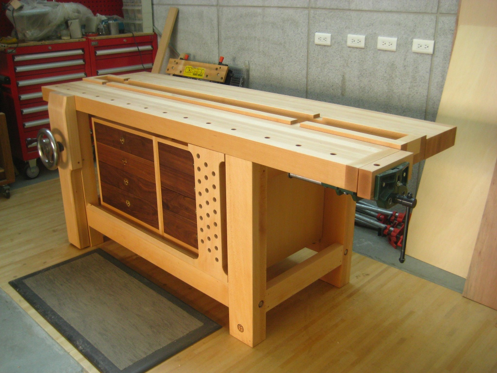 Tim's hybrid Roubo workbench - FineWoodworking