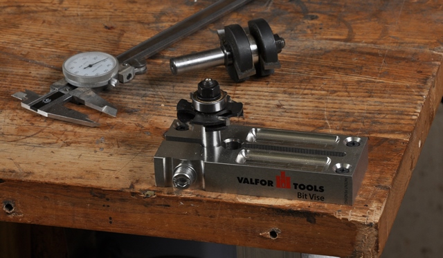 Router bit vise holds tight - FineWoodworking
