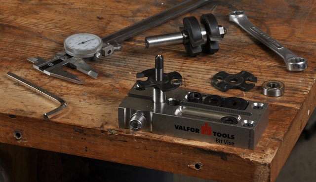 Router bit vise holds tight - FineWoodworking