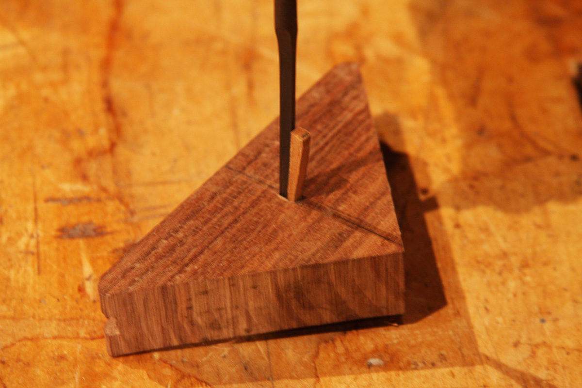 Easy dadoes with basic hand tools - FineWoodworking