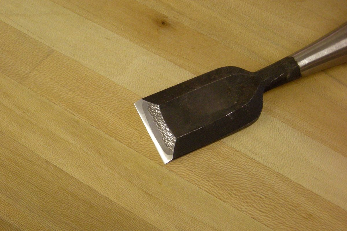 Japanese Chisel Tuneup: Flattening the Back - FineWoodworking