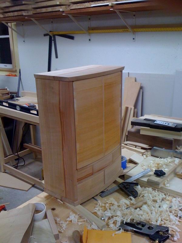 How to groove the back of a curved drawer front - FineWoodworking