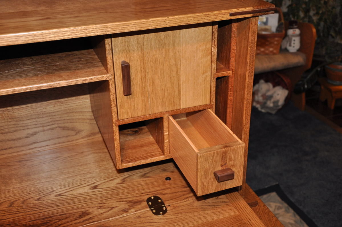 "Green and Green" Style Writing Desk - FineWoodworking