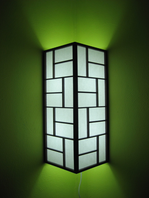 Walnut Corner Lamp - FineWoodworking