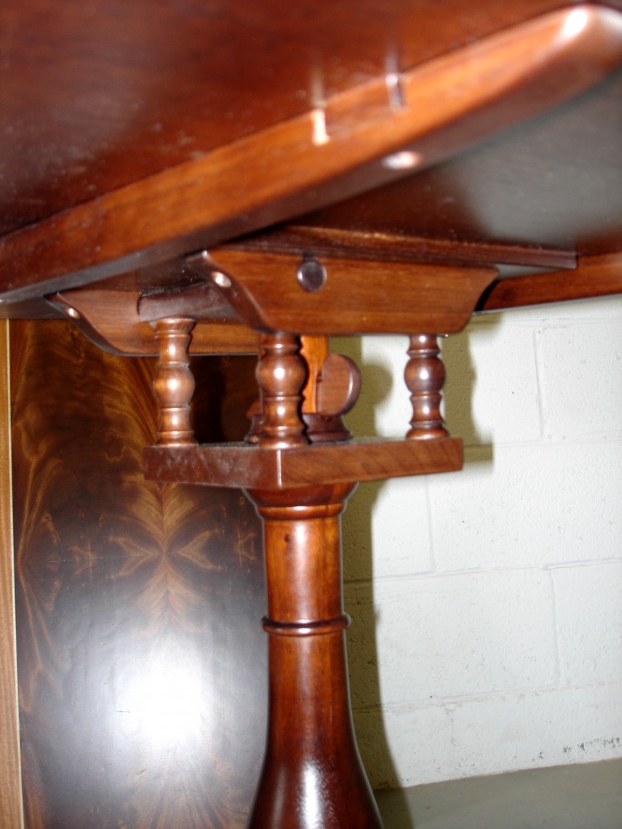 Pie Crust, Tilt-Top Table - FineWoodworking