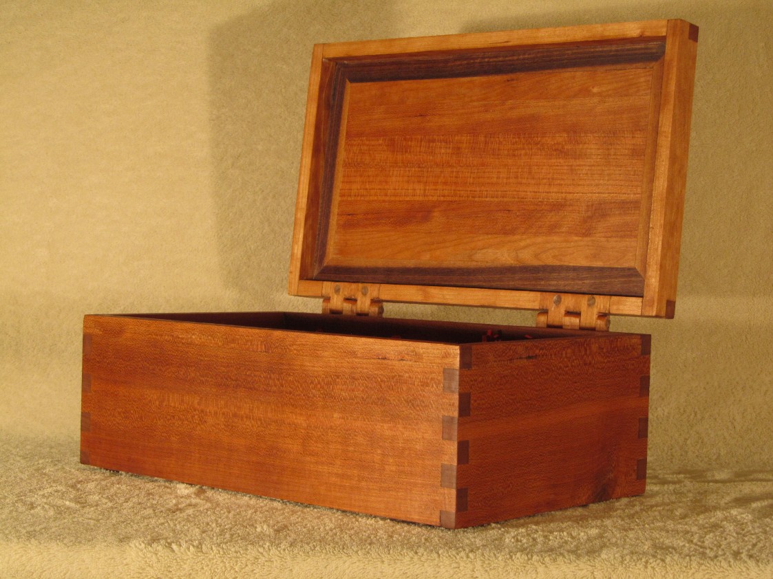 Cherry Box with Maple Leaf Inlay - FineWoodworking