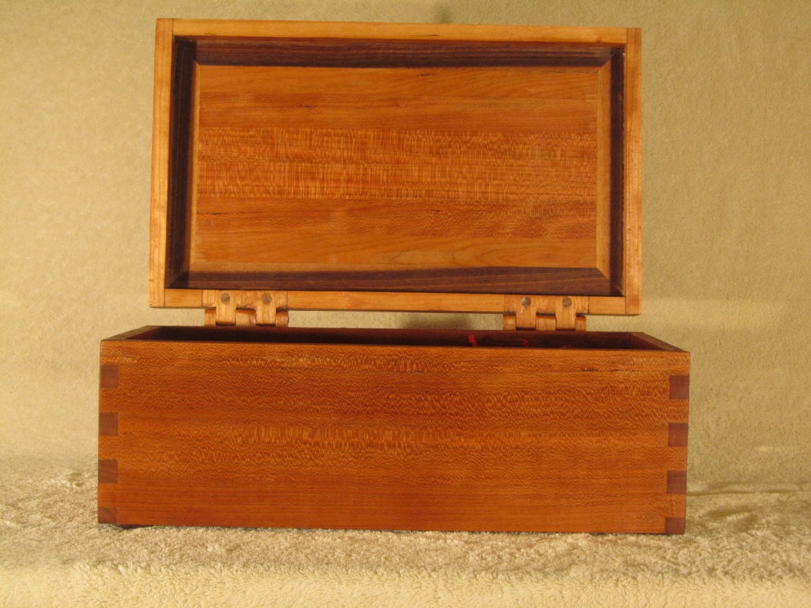Cherry Box with Maple Leaf Inlay - FineWoodworking