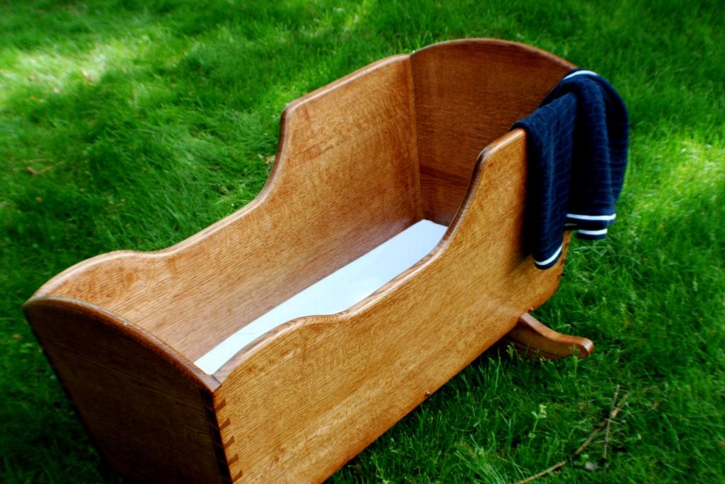 Red Oak Shaker Baby Cradle - FineWoodworking