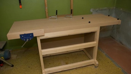 Expandable workbench - FineWoodworking