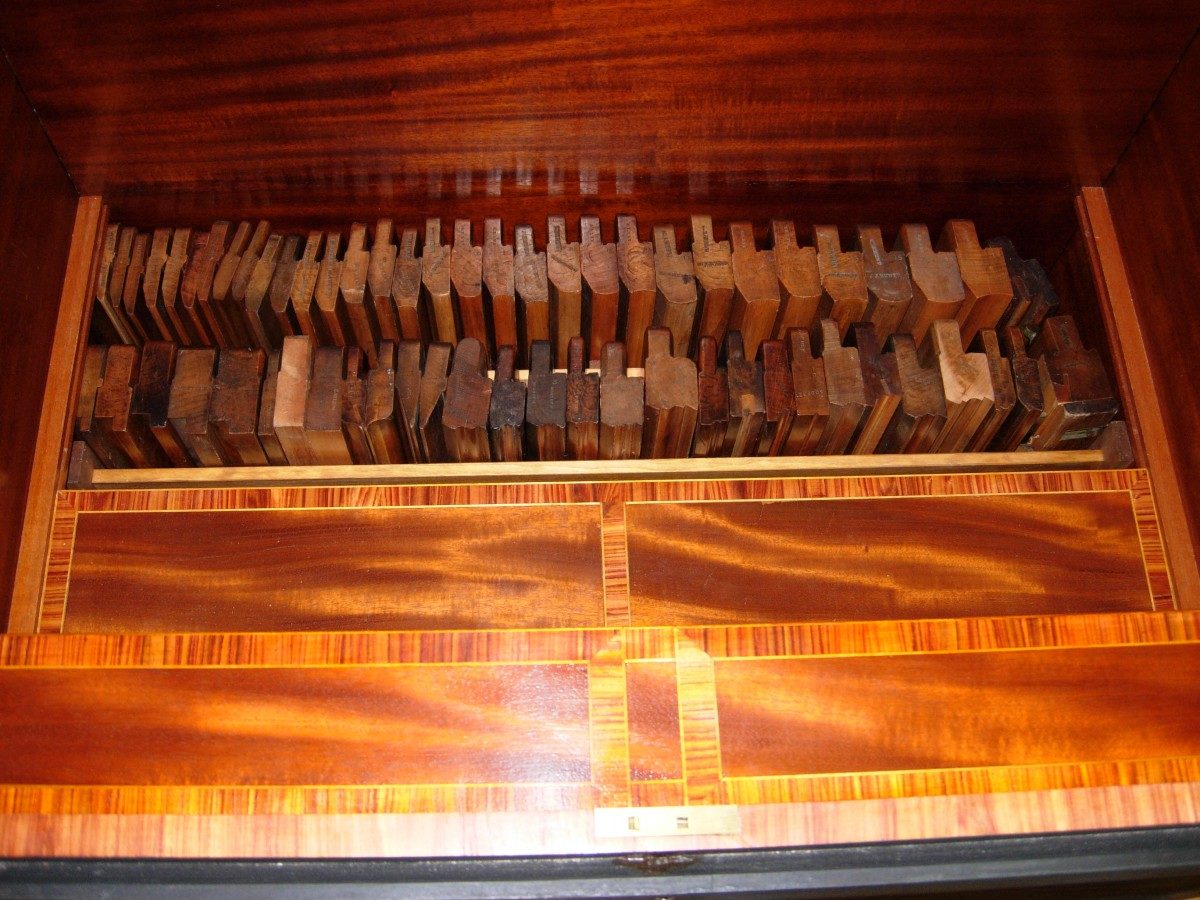 A replica of the Benjamin Seaton Tool chest - FineWoodworking