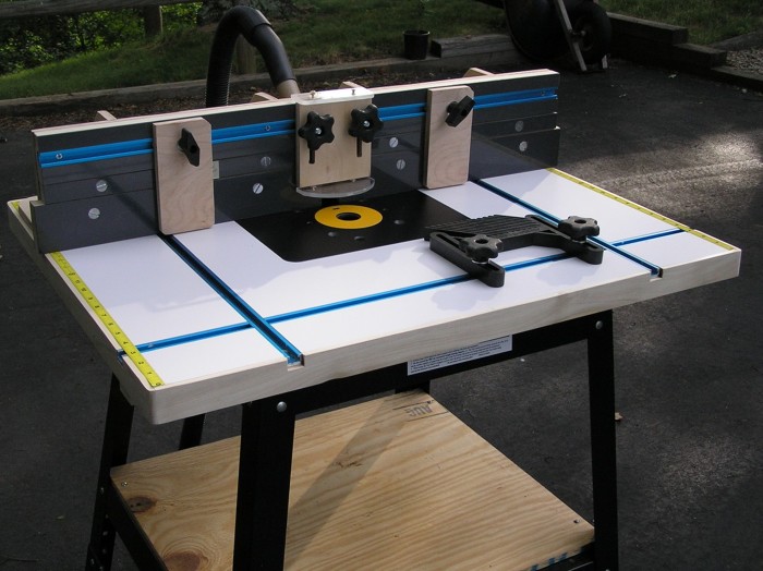 Router Table and Fence - FineWoodworking