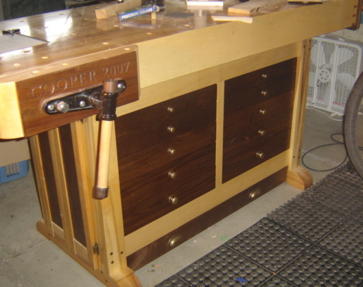 FWW Essential workbench - FineWoodworking