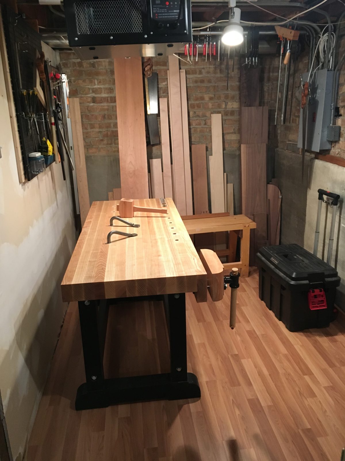Solid ash workbench - FineWoodworking