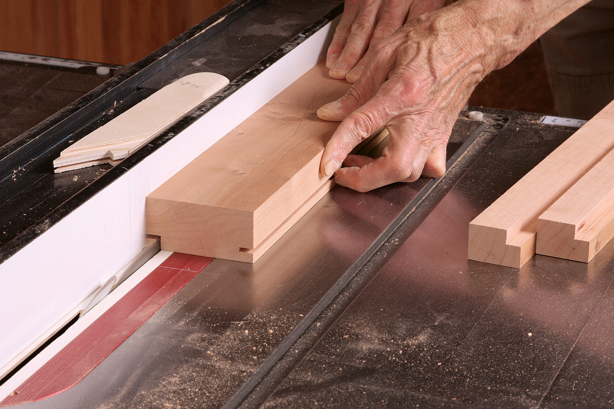 Shaker Sewing Stand - FineWoodworking