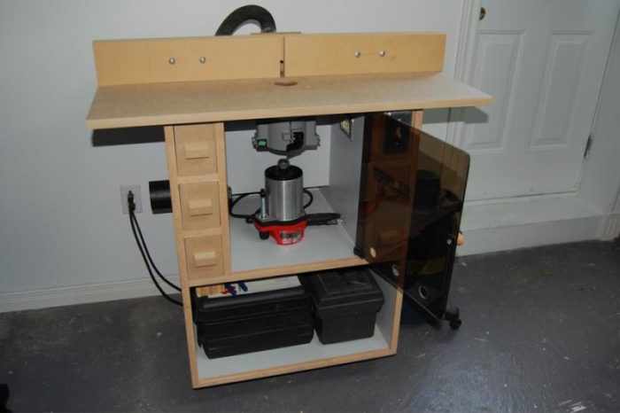 router table sliding fence - FineWoodworking