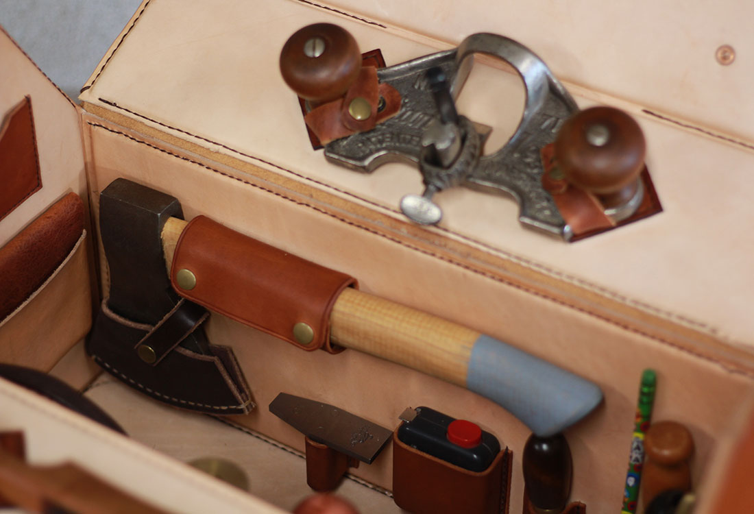 279- Leather Tool Tote - FineWoodworking