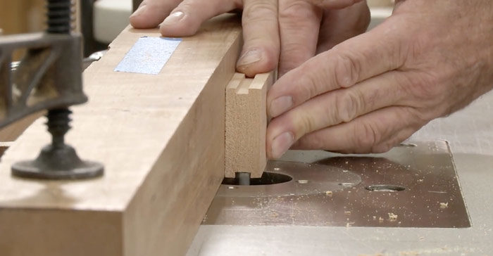 Centering a groove on a router table - FineWoodworking